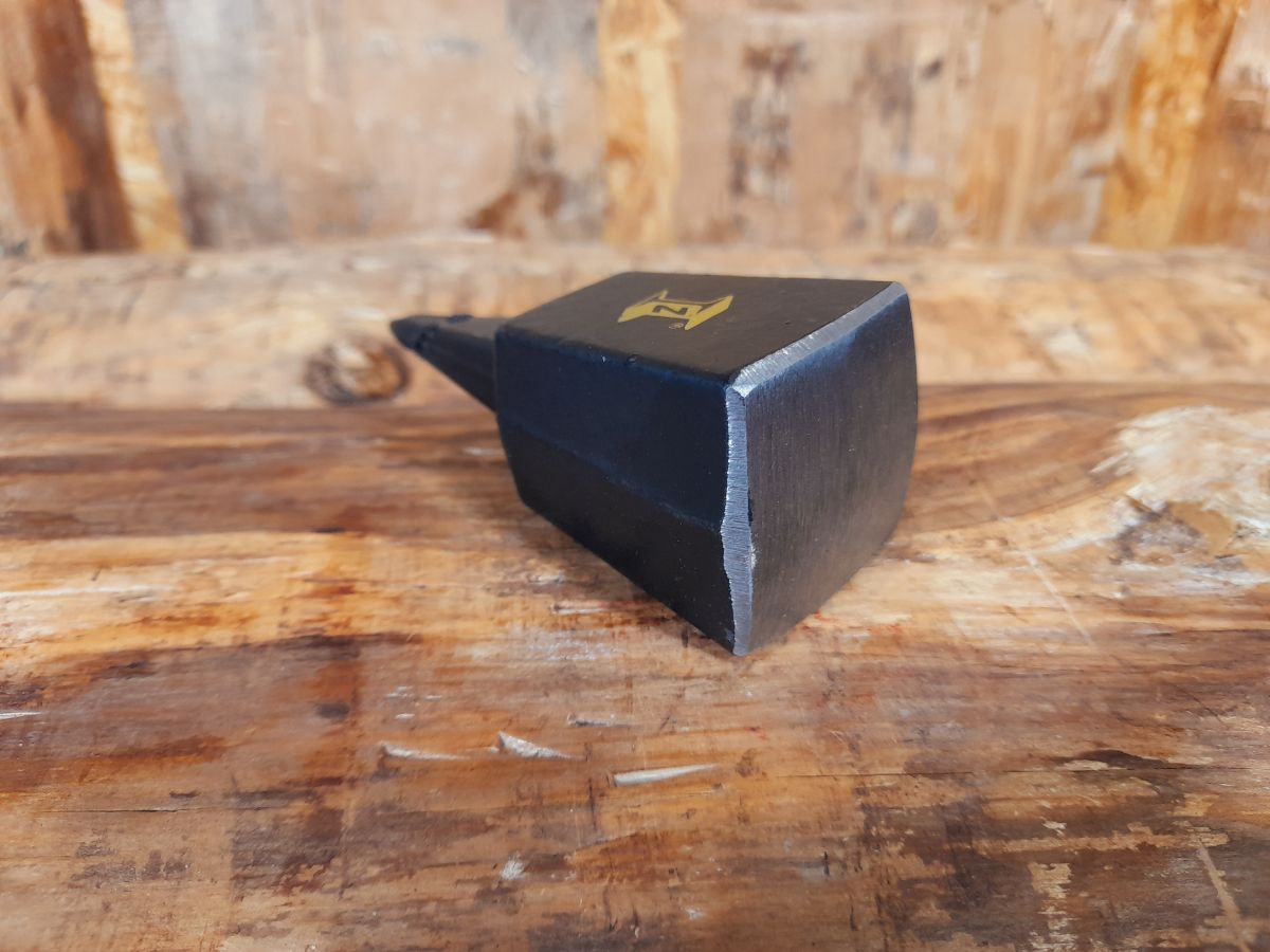 Smedet harre ambolt | Økseriget